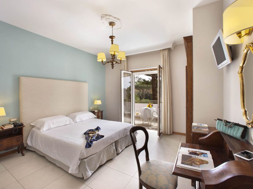 Spacious, bright and functional rooms in Sorrento Coast – Hotel Alpha